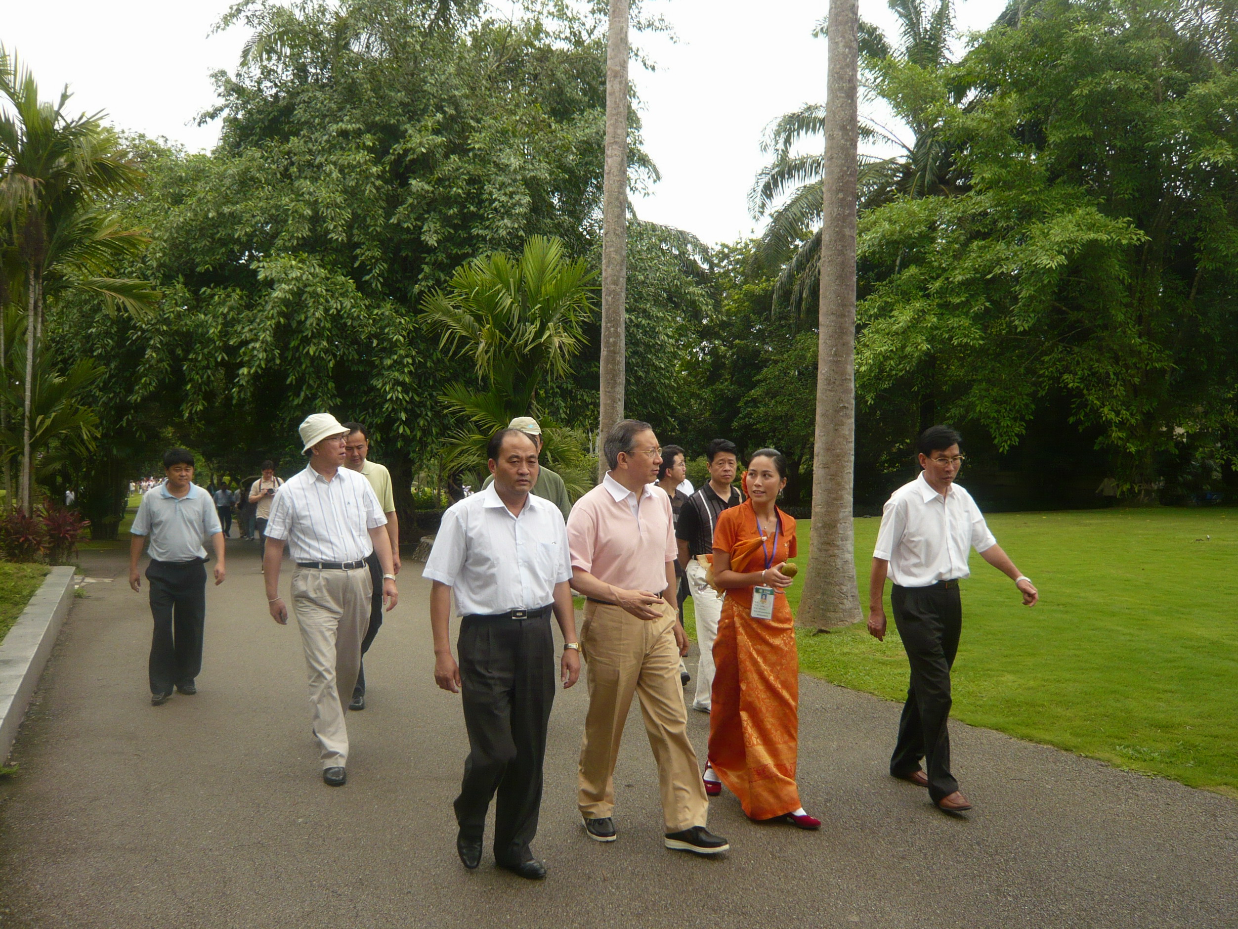 Shanghai Municipal official visits XTBG----Xishuangbanna Tropical ...